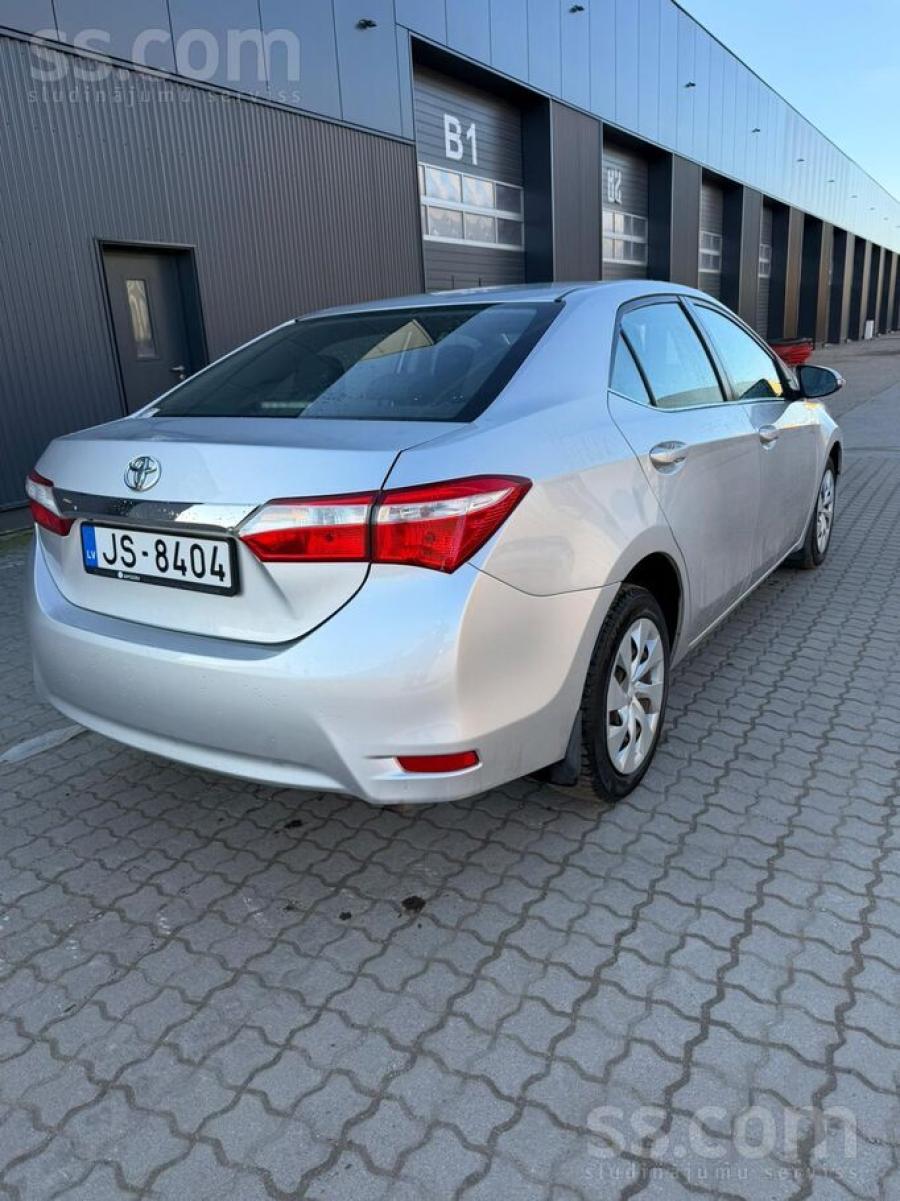 Grey Toyota Corolla 2014 in Riga, with an engine capacity of 1.60 L and mileage of 194 thousand km for 6999 €, photo 3 on AUTOMOTO.COM.LV