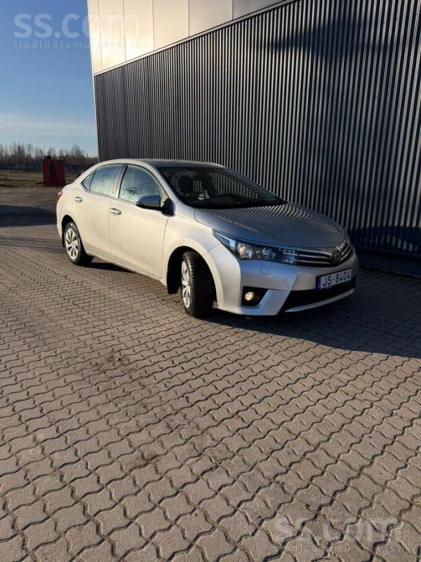 Grey Toyota Corolla 2014 in Riga, with an engine capacity of 1.60 L and mileage of 194 thousand km for 6999 €, photo 3 on AUTOMOTO.COM.LV