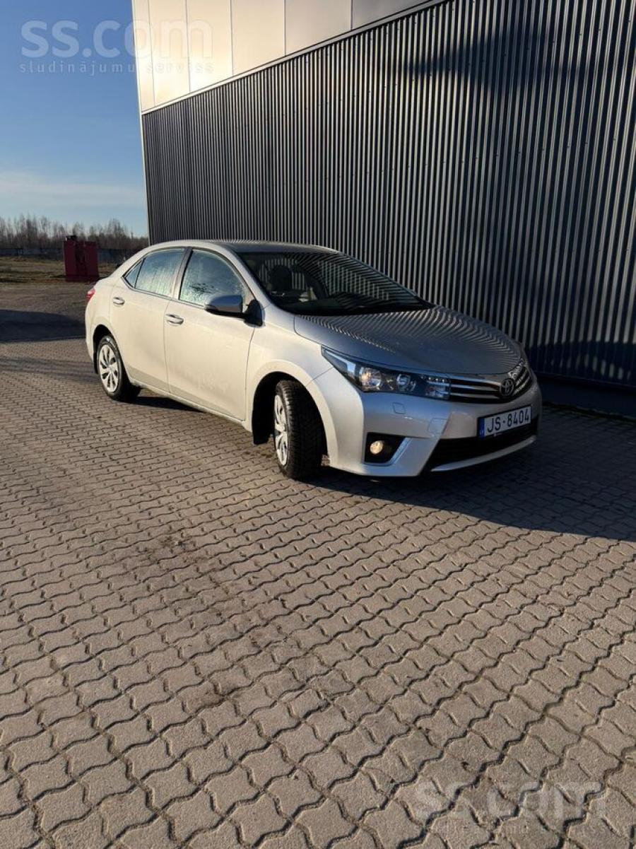 Grey Toyota Corolla 2014 in Riga, with an engine capacity of 1.60 L and mileage of 194 thousand km for 6999 €, photo 4 on AUTOMOTO.COM.LV