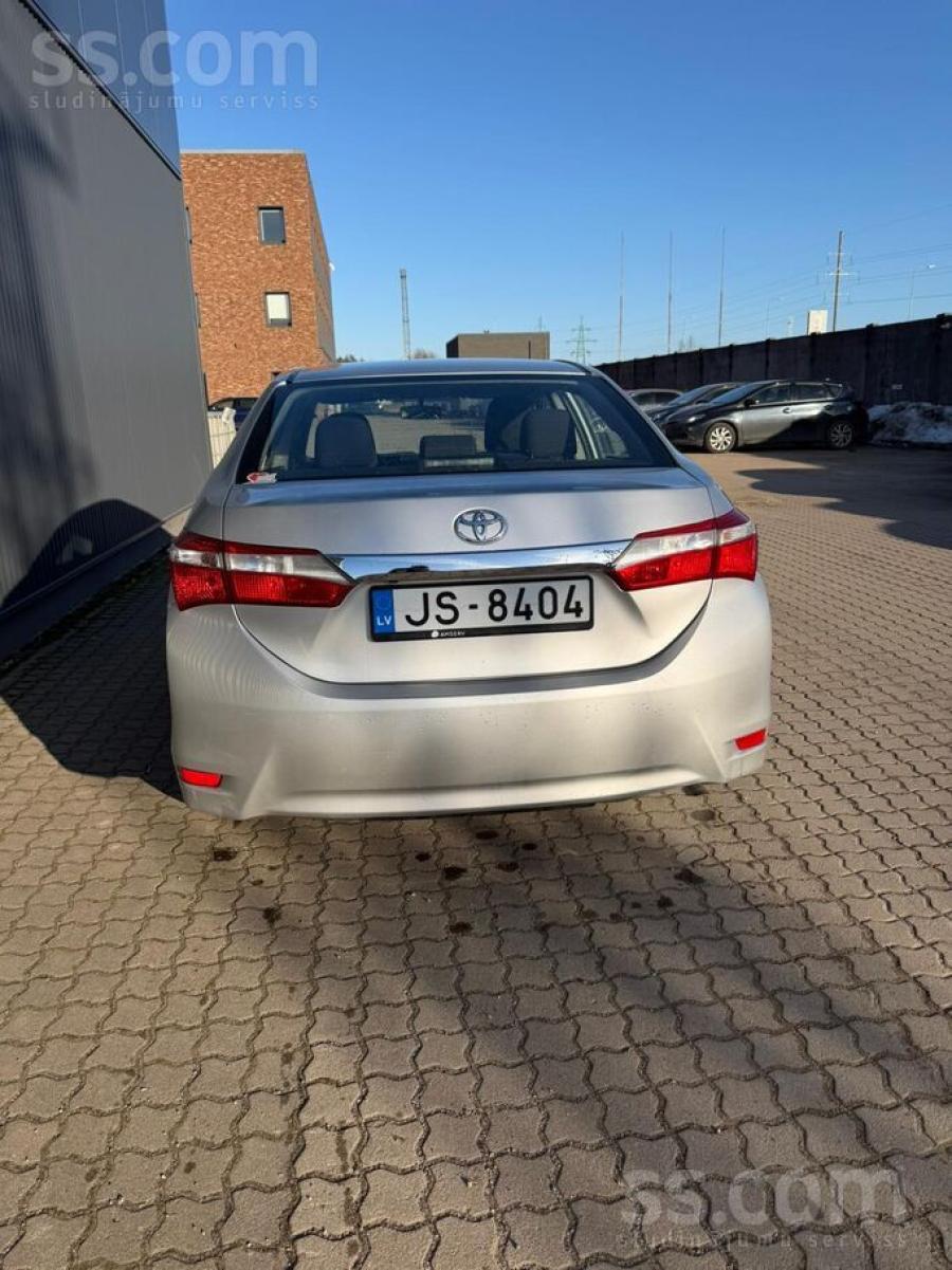 Grey Toyota Corolla 2014 in Riga, with an engine capacity of 1.60 L and mileage of 194 thousand km for 6999 €, photo 5 on AUTOMOTO.COM.LV