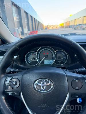Grey Toyota Corolla 2014 in Riga, with an engine capacity of 1.60 L and mileage of 194 thousand km for 6999 €, photo 6 on AUTOMOTO.COM.LV
