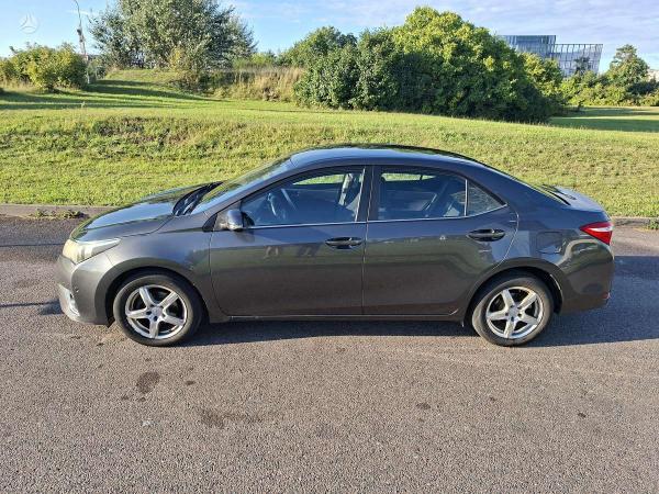 Pelēks Toyota Corolla 2014 Viļņa, ar dzinēja tilpumu 1.60 L un nobraukumu 184 tūkst. km par 6900 €, foto 1 vietnē AUTOMOTO.COM.LV
