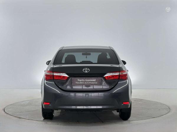 Grey Toyota Corolla 2015 in Vilnius, with an engine capacity of 1.60 L and mileage of 156 thousand km for 8500 €, photo 4 on AUTOMOTO.COM.LV