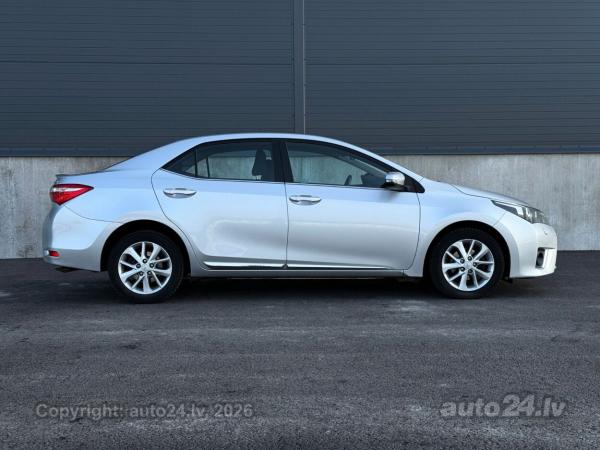 Grey Toyota Corolla 2015 in Tallinn, with an engine capacity of 1.60 L and mileage of 128 thousand km for 10900 €, photo 4 on AUTOMOTO.COM.LV