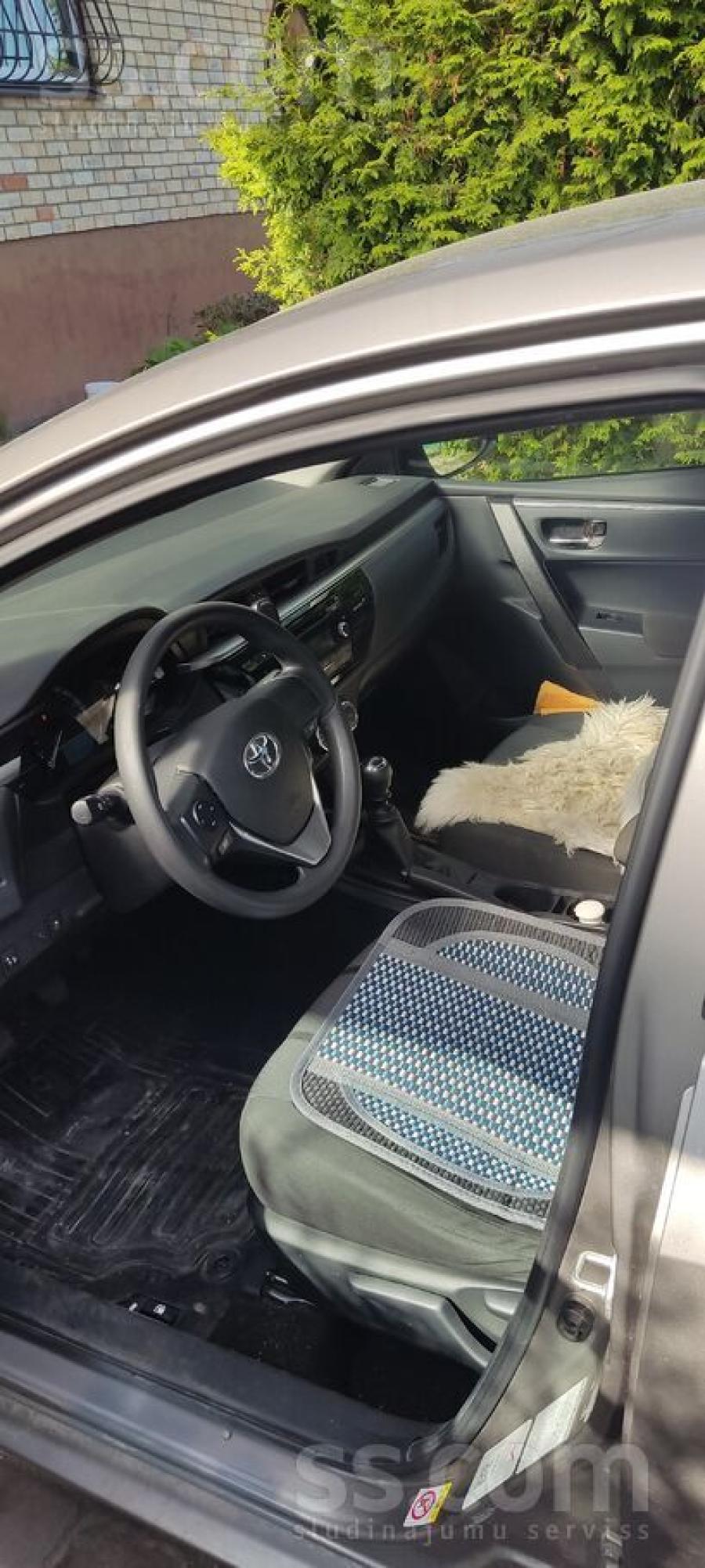 Grey Toyota Corolla 2015 in Riga, with an engine capacity of 1.30 L and mileage of 87 thousand km for 6950 €, photo 4 on AUTOMOTO.COM.LV
