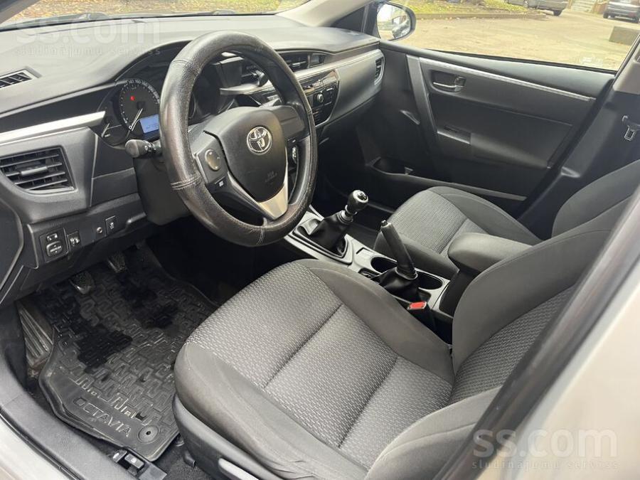 Pelēks Toyota Corolla 2015 Rīga, ar dzinēja tilpumu 1.60 L un nobraukumu 285 tūkst. km par 5400 €, foto 6 vietnē AUTOMOTO.COM.LV