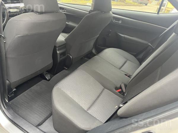 Grey Toyota Corolla 2015 in Riga, with an engine capacity of 1.60 L and mileage of 285 thousand km for 5400 €, photo 7 on AUTOMOTO.COM.LV