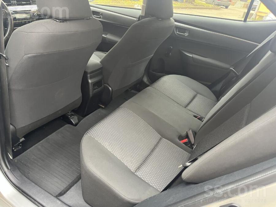 Pelēks Toyota Corolla 2015 Rīga, ar dzinēja tilpumu 1.60 L un nobraukumu 285 tūkst. km par 5400 €, foto 8 vietnē AUTOMOTO.COM.LV