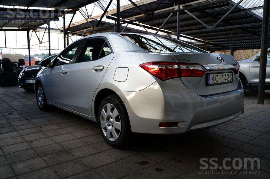 Pelēks Toyota Corolla 2015 Rīga, ar dzinēja tilpumu 1.60 L un nobraukumu 222 tūkst. km par 6000 €, foto 4 vietnē AUTOMOTO.COM.LV
