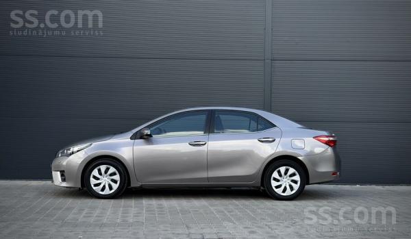 Pelēks Toyota Corolla 2015 Rīga, ar dzinēja tilpumu 1.60 L un nobraukumu 126 tūkst. km par 7495 €, foto 2 vietnē AUTOMOTO.COM.LV