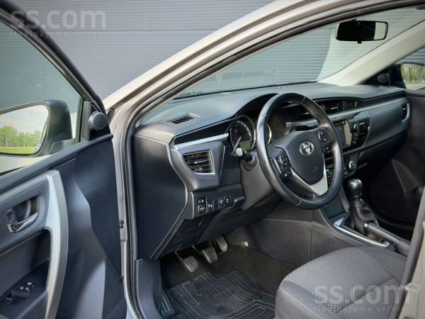 Pelēks Toyota Corolla 2015 Rīga, ar dzinēja tilpumu 1.60 L un nobraukumu 126 tūkst. km par 7495 €, foto 9 vietnē AUTOMOTO.COM.LV