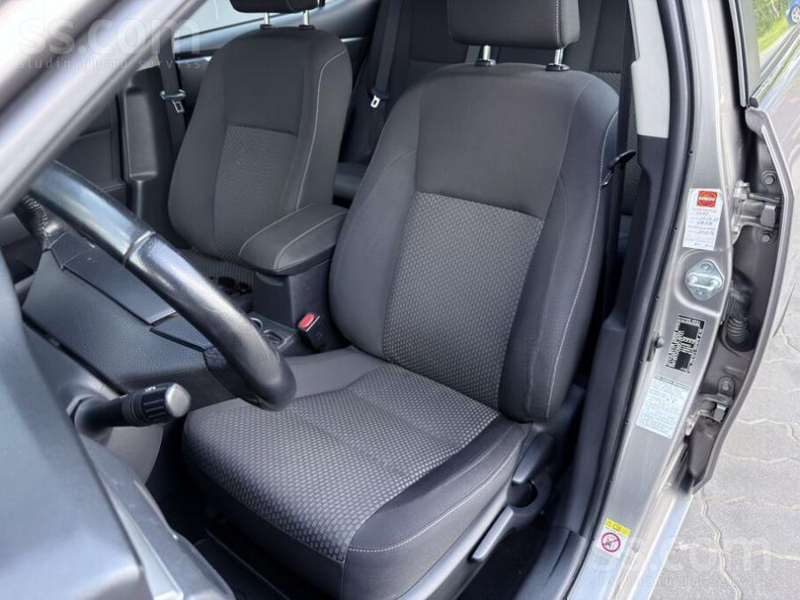 Pelēks Toyota Corolla 2015 Rīga, ar dzinēja tilpumu 1.60 L un nobraukumu 126 tūkst. km par 7495 €, foto 12 vietnē AUTOMOTO.COM.LV