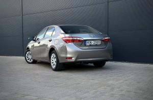 Grey Toyota Corolla 2015 in Riga, with an engine capacity of 1.60 L and mileage of 126 thousand km for 7495 €, photo 4 on AUTOMOTO.COM.LV
