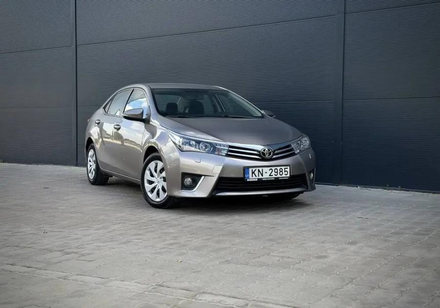 Grey Toyota Corolla 2015 in Riga, with an engine capacity of 1.60 L and mileage of 126 thousand km for 7495 €, photo 5 on AUTOMOTO.COM.LV