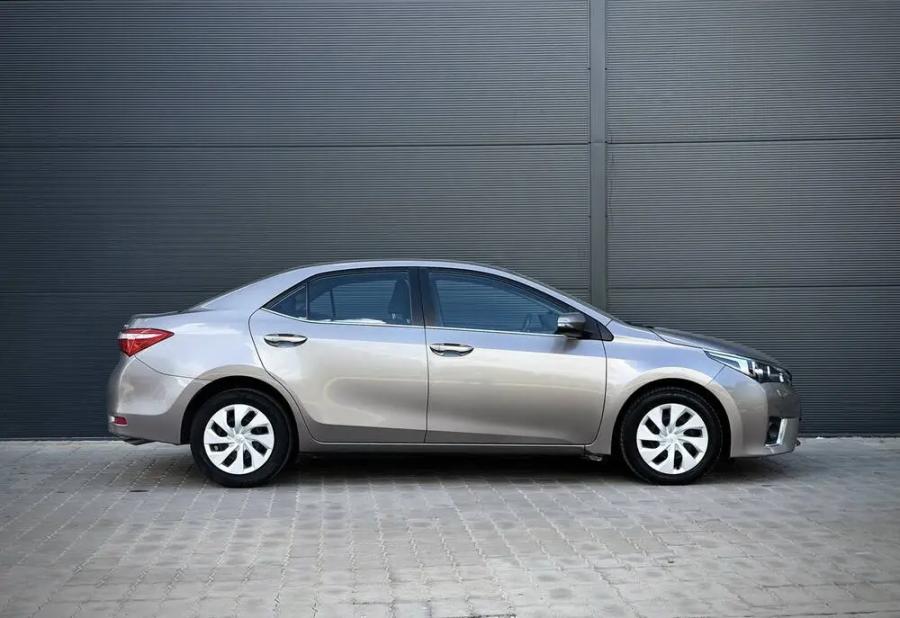 Grey Toyota Corolla 2015 in Riga, with an engine capacity of 1.60 L and mileage of 126 thousand km for 7495 €, photo 6 on AUTOMOTO.COM.LV