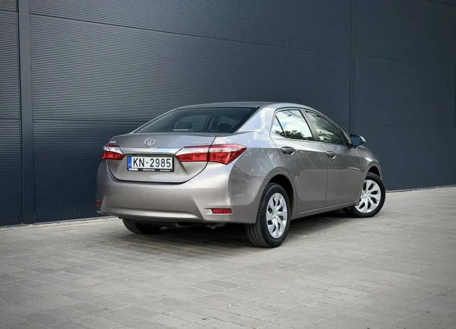 Grey Toyota Corolla 2015 in Riga, with an engine capacity of 1.60 L and mileage of 126 thousand km for 7495 €, photo 7 on AUTOMOTO.COM.LV