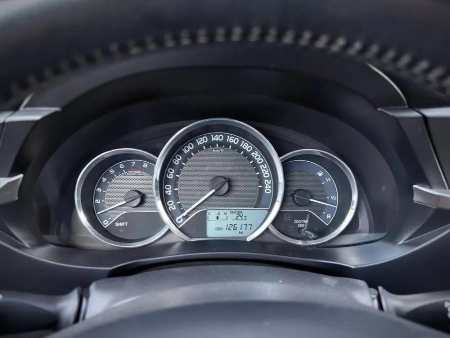 Grey Toyota Corolla 2015 in Riga, with an engine capacity of 1.60 L and mileage of 126 thousand km for 7495 €, photo 9 on AUTOMOTO.COM.LV