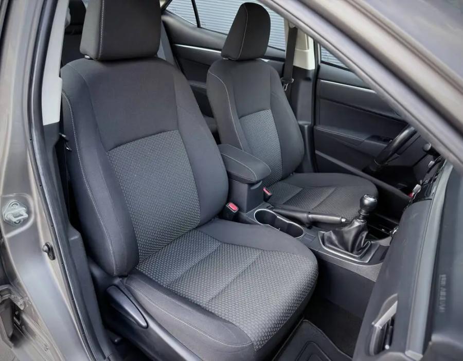 Grey Toyota Corolla 2015 in Riga, with an engine capacity of 1.60 L and mileage of 126 thousand km for 7495 €, photo 20 on AUTOMOTO.COM.LV