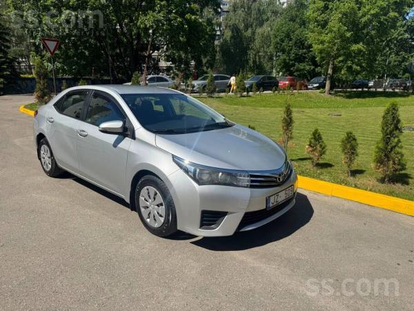 Grey Toyota Corolla 2015 in Riga, with an engine capacity of 1.60 L and mileage of 290 thousand km for 5400 €, photo 1 on AUTOMOTO.COM.LV