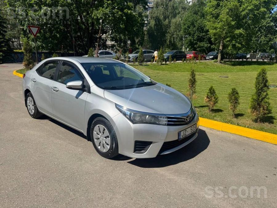 Grey Toyota Corolla 2015 in Riga, with an engine capacity of 1.60 L and mileage of 290 thousand km for 5400 €, photo 1 on AUTOMOTO.COM.LV