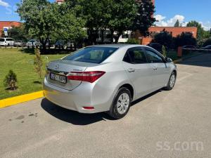 Grey Toyota Corolla 2015 in Riga, with an engine capacity of 1.60 L and mileage of 290 thousand km for 5400 €, photo 3 on AUTOMOTO.COM.LV