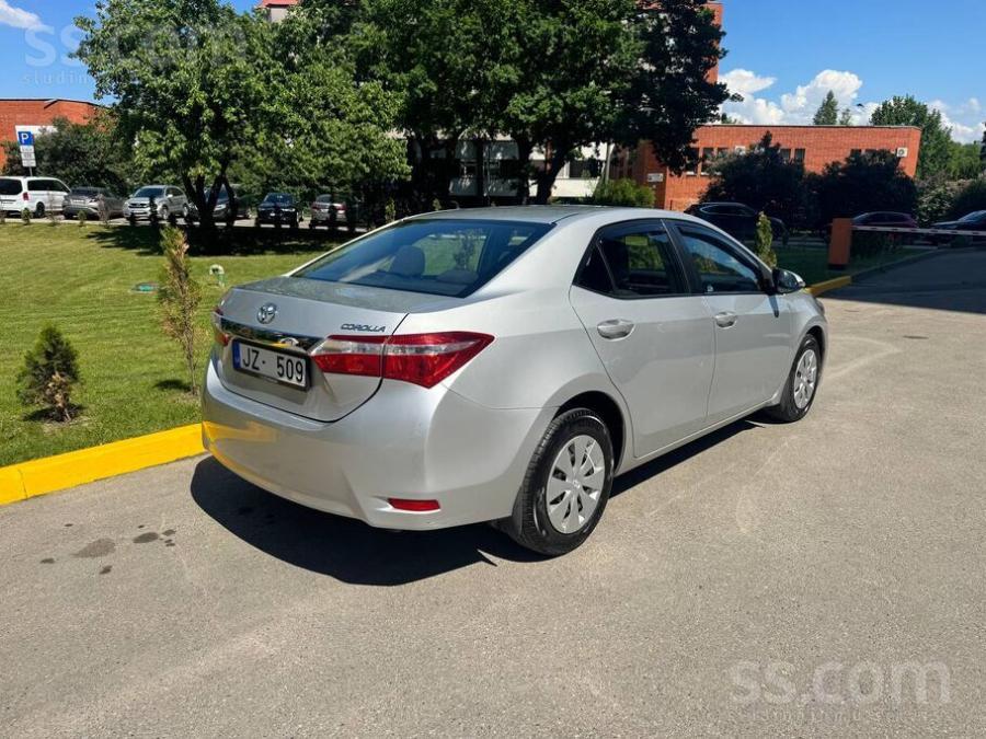 Grey Toyota Corolla 2015 in Riga, with an engine capacity of 1.60 L and mileage of 290 thousand km for 5400 €, photo 3 on AUTOMOTO.COM.LV
