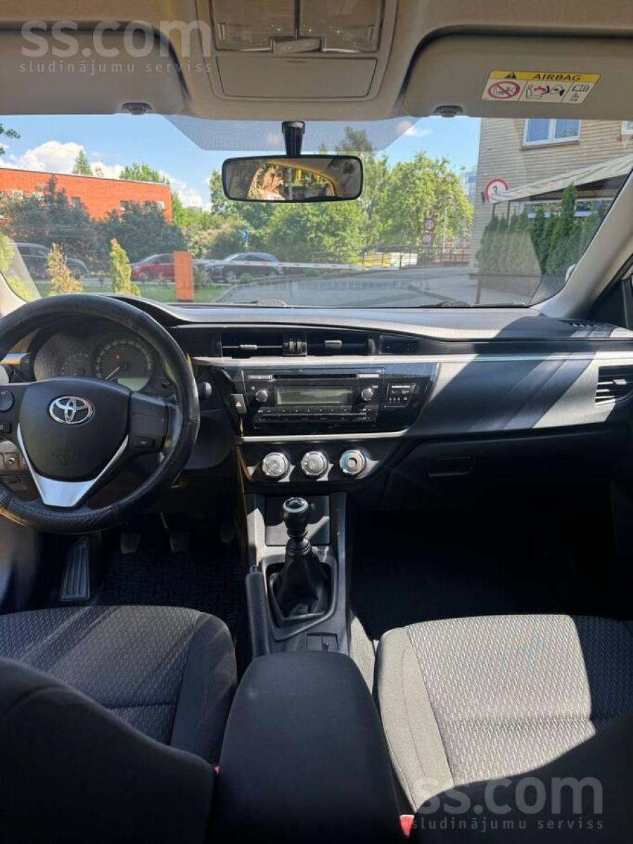 Grey Toyota Corolla 2015 in Riga, with an engine capacity of 1.60 L and mileage of 290 thousand km for 5400 €, photo 7 on AUTOMOTO.COM.LV
