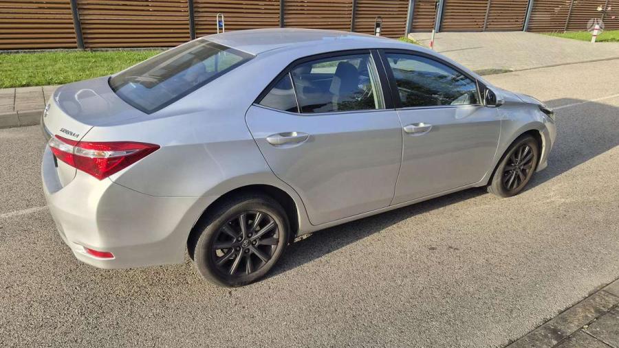 Grey Toyota Corolla 2015 in Klaipeda, with an engine capacity of 1.60 L and mileage of 91 thousand km for 8700 €, photo 4 on AUTOMOTO.COM.LV