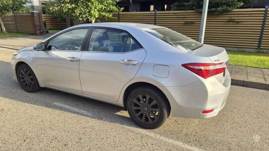 Grey Toyota Corolla 2015 in Klaipeda, with an engine capacity of 1.60 L and mileage of 91 thousand km for 8700 €, photo 6 on AUTOMOTO.COM.LV