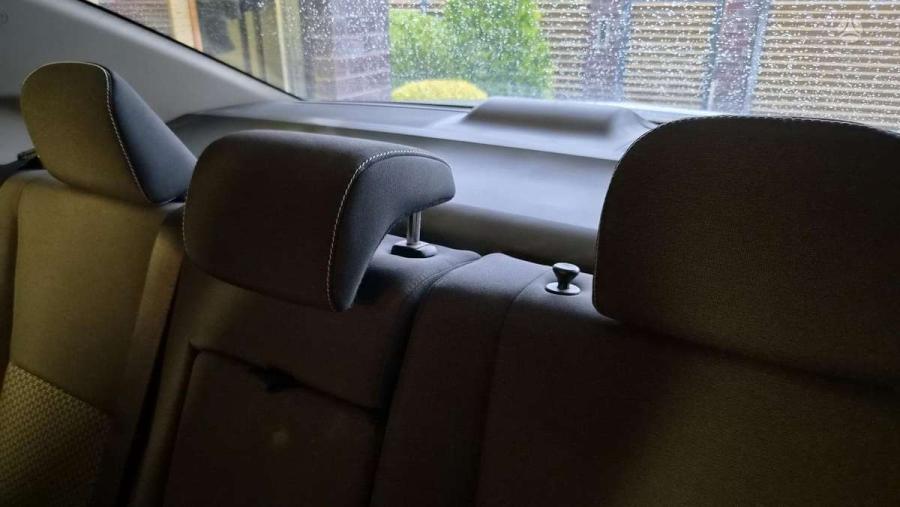 Grey Toyota Corolla 2015 in Klaipeda, with an engine capacity of 1.60 L and mileage of 91 thousand km for 8700 €, photo 10 on AUTOMOTO.COM.LV