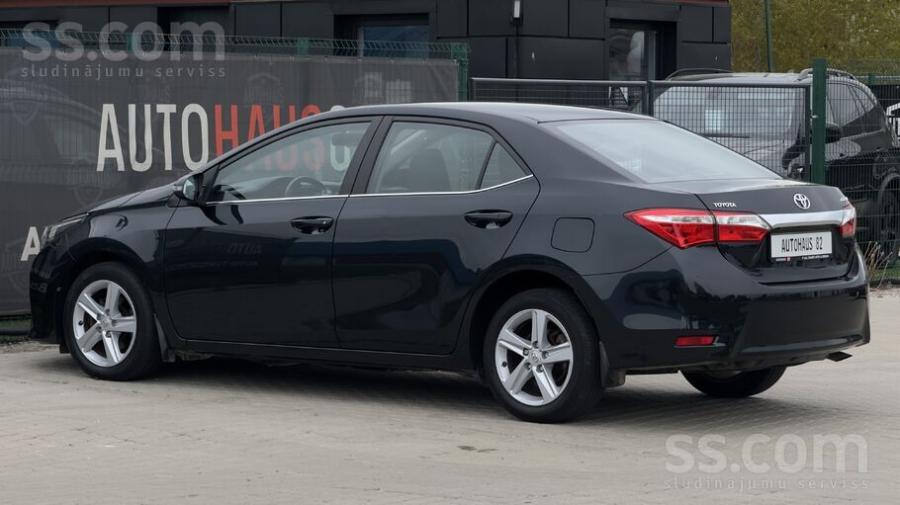 Grey Toyota Corolla 2016 in Liepaja, with an engine capacity of 1.60 L and mileage of 165 thousand km for 7500 €, photo 6 on AUTOMOTO.COM.LV