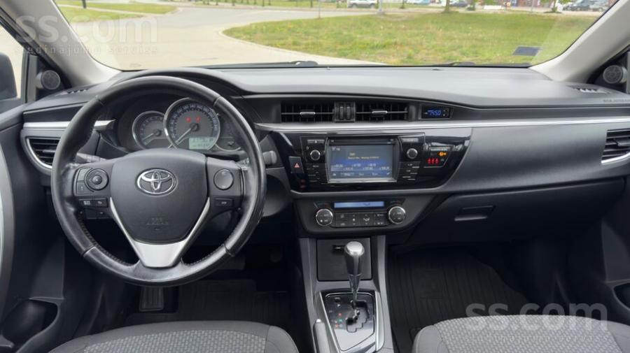 Grey Toyota Corolla 2016 in Liepaja, with an engine capacity of 1.60 L and mileage of 165 thousand km for 7500 €, photo 12 on AUTOMOTO.COM.LV