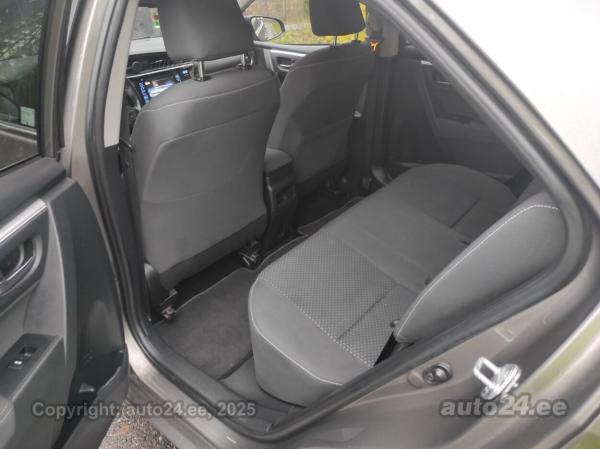 Pelēks Toyota Corolla 2016 Tallina, ar dzinēja tilpumu 1.60 L un nobraukumu 139 tūkst. km par 12000 €, foto 11 vietnē AUTOMOTO.COM.LV