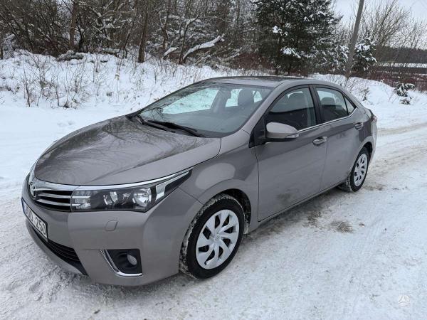 Grey Toyota Corolla 2016 in Vilnius, with an engine capacity of 1.60 L and mileage of 312 thousand km for 6900 €, photo 1 on AUTOMOTO.COM.LV