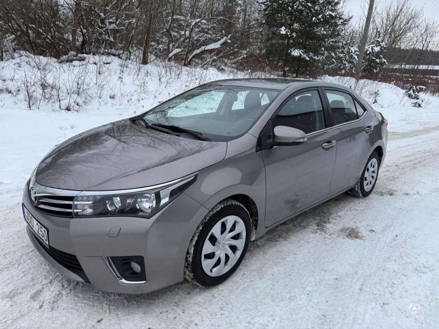 Grey Toyota Corolla 2016 in Vilnius, with an engine capacity of 1.60 L and mileage of 312 thousand km for 6900 €, photo 1 on AUTOMOTO.COM.LV