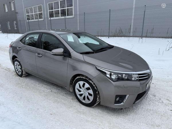 Grey Toyota Corolla 2016 in Vilnius, with an engine capacity of 1.60 L and mileage of 312 thousand km for 6900 €, photo 3 on AUTOMOTO.COM.LV