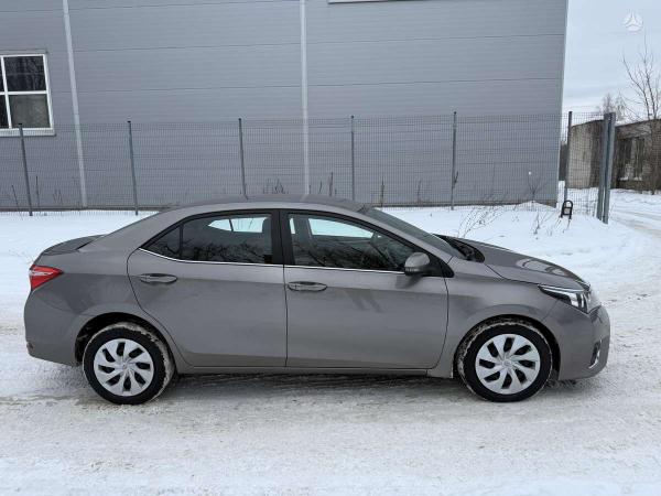 Grey Toyota Corolla 2016 in Vilnius, with an engine capacity of 1.60 L and mileage of 312 thousand km for 6900 €, photo 4 on AUTOMOTO.COM.LV