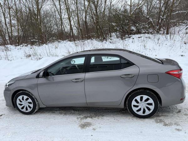 Grey Toyota Corolla 2016 in Vilnius, with an engine capacity of 1.60 L and mileage of 312 thousand km for 6900 €, photo 7 on AUTOMOTO.COM.LV