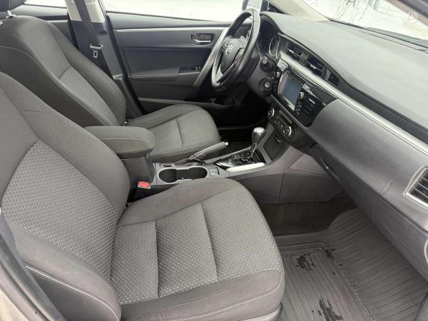 Grey Toyota Corolla 2016 in Vilnius, with an engine capacity of 1.60 L and mileage of 312 thousand km for 6900 €, photo 8 on AUTOMOTO.COM.LV