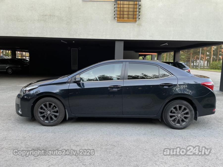 Grey Toyota Corolla 2016 in Tallinn, with an engine capacity of 1.60 L and mileage of 137 thousand km for 11500 €, photo 4 on AUTOMOTO.COM.LV