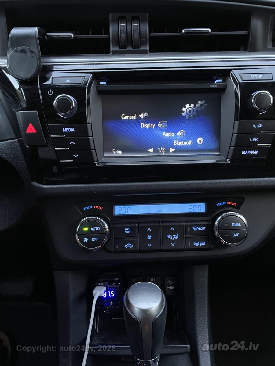Grey Toyota Corolla 2016 in Tallinn, with an engine capacity of 1.60 L and mileage of 137 thousand km for 11500 €, photo 8 on AUTOMOTO.COM.LV