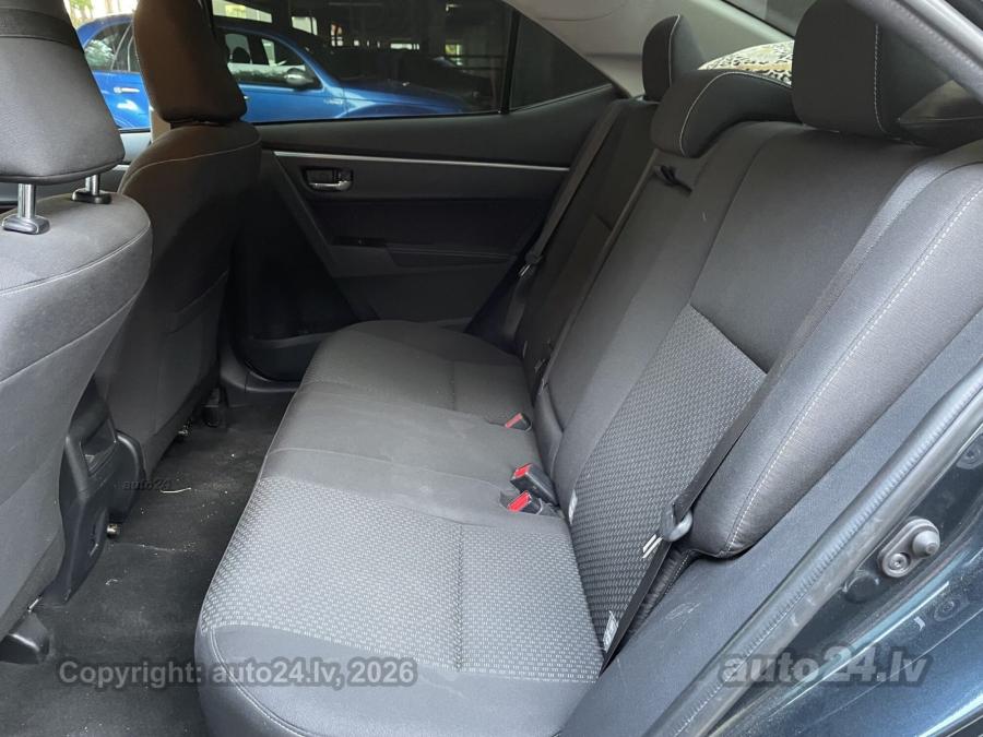 Grey Toyota Corolla 2016 in Tallinn, with an engine capacity of 1.60 L and mileage of 137 thousand km for 11500 €, photo 10 on AUTOMOTO.COM.LV