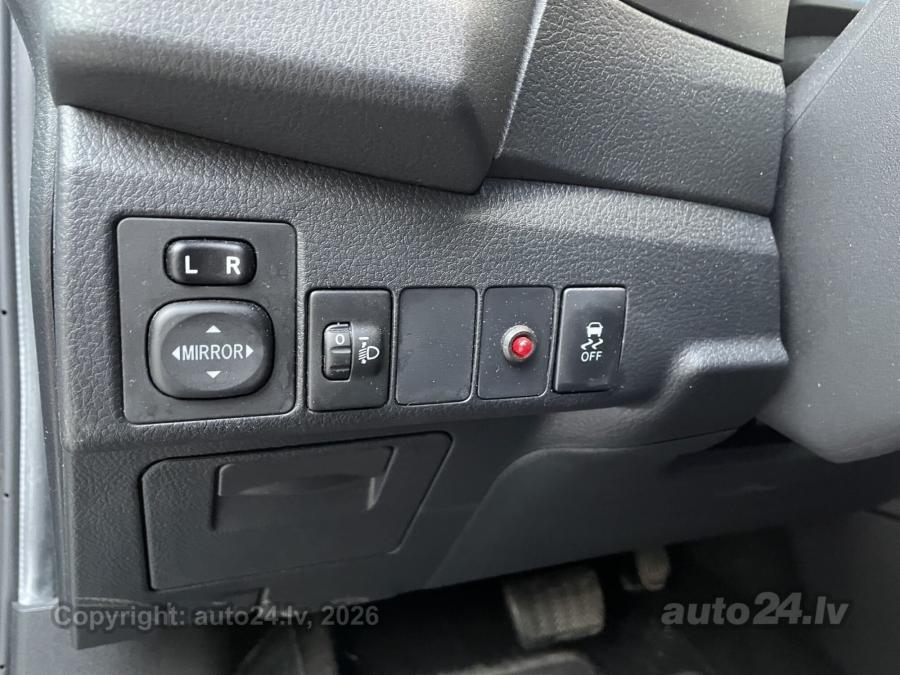 Grey Toyota Corolla 2016 in Tallinn, with an engine capacity of 1.60 L and mileage of 137 thousand km for 11500 €, photo 11 on AUTOMOTO.COM.LV