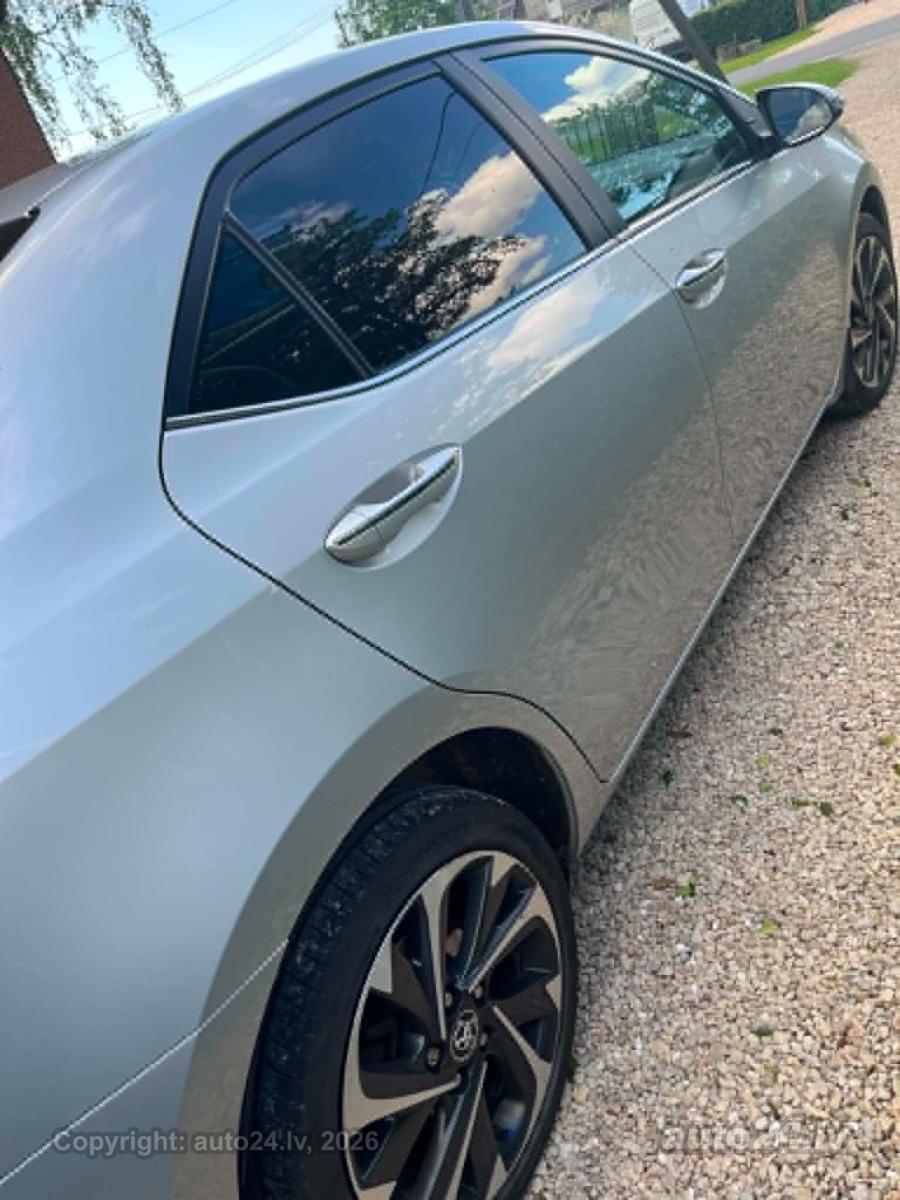 Pelēks Toyota Corolla 2016 Tallina, ar dzinēja tilpumu 1.60 L un nobraukumu 112 tūkst. km par 10500 €, foto 5 vietnē AUTOMOTO.COM.LV
