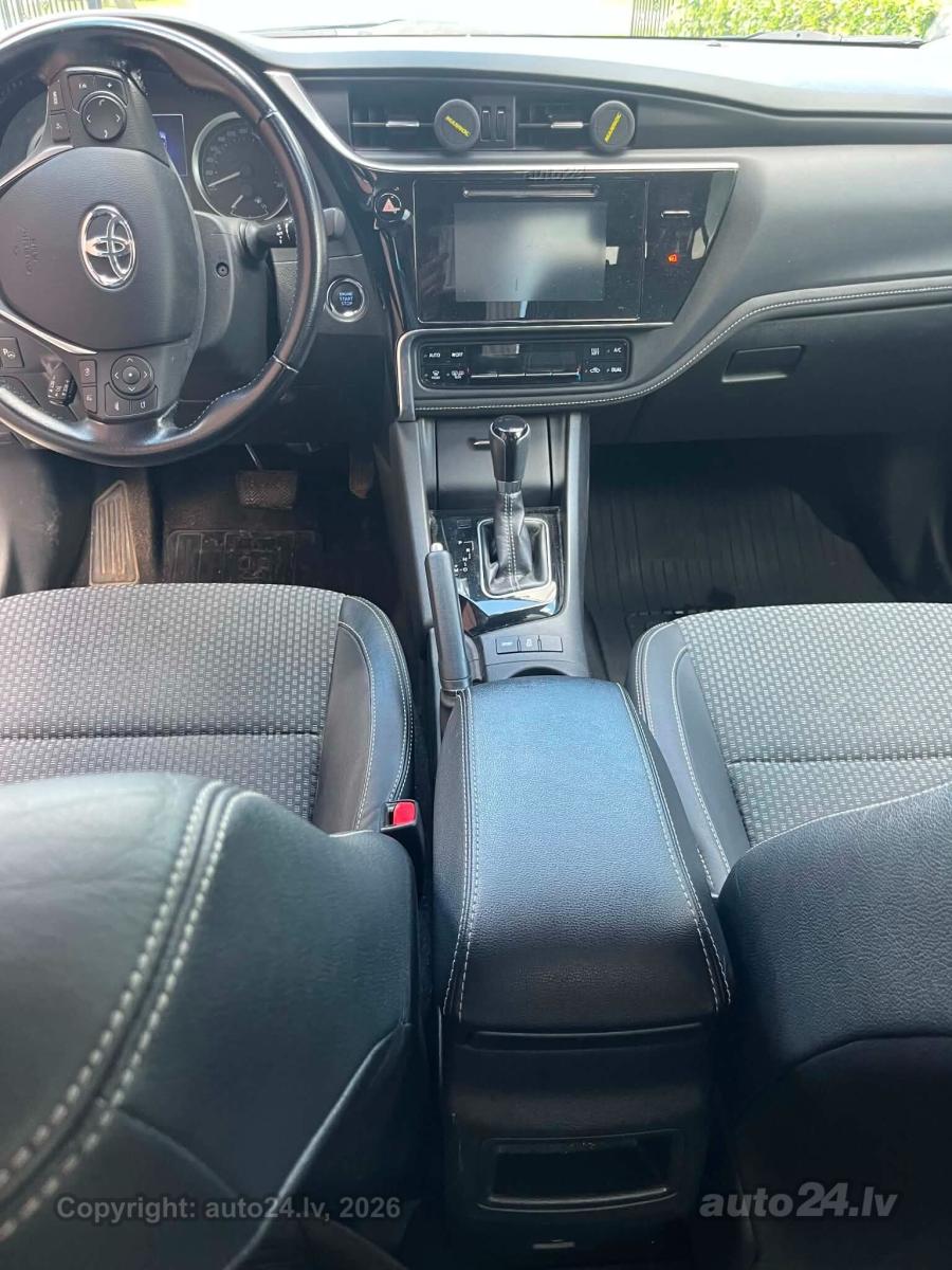 Pelēks Toyota Corolla 2016 Tallina, ar dzinēja tilpumu 1.60 L un nobraukumu 112 tūkst. km par 10500 €, foto 6 vietnē AUTOMOTO.COM.LV