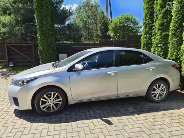 Pelēks Toyota Corolla 2016 Viļņa, ar dzinēja tilpumu 1.60 L un nobraukumu 139 tūkst. km par 10000 €, foto 2 vietnē AUTOMOTO.COM.LV