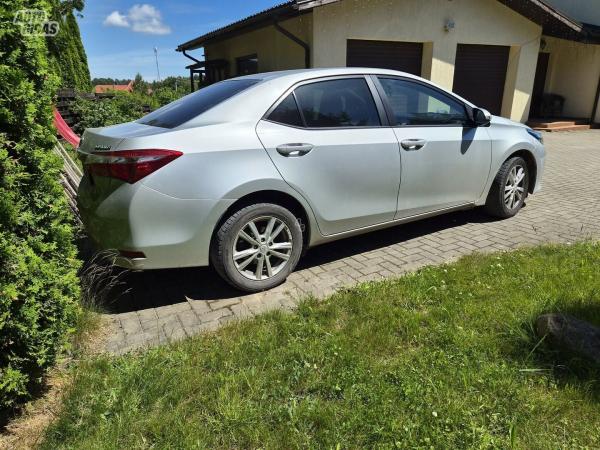 Pelēks Toyota Corolla 2016 Viļņa, ar dzinēja tilpumu 1.60 L un nobraukumu 139 tūkst. km par 10000 €, foto 4 vietnē AUTOMOTO.COM.LV