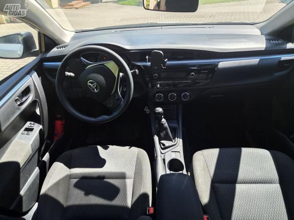 Pelēks Toyota Corolla 2016 Viļņa, ar dzinēja tilpumu 1.60 L un nobraukumu 139 tūkst. km par 10000 €, foto 5 vietnē AUTOMOTO.COM.LV