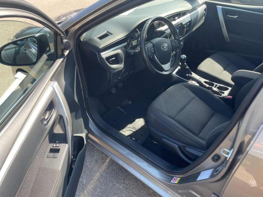 Grey Toyota Corolla 2016 in Vilnius, with an engine capacity of 1.60 L and mileage of 235 thousand km for 5700 €, photo 3 on AUTOMOTO.COM.LV
