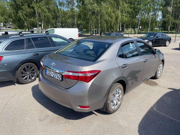 Grey Toyota Corolla 2016 in Vilnius, with an engine capacity of 1.60 L and mileage of 235 thousand km for 5700 €, photo 3 on AUTOMOTO.COM.LV